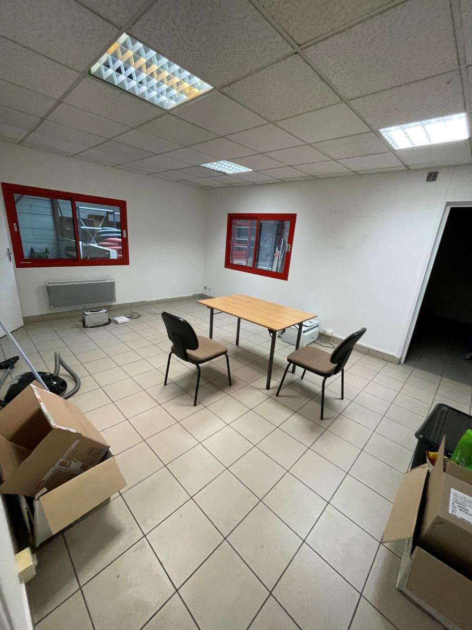 ENTREPôT BUREAUX / 262m2 - A louer - GHT IMMO