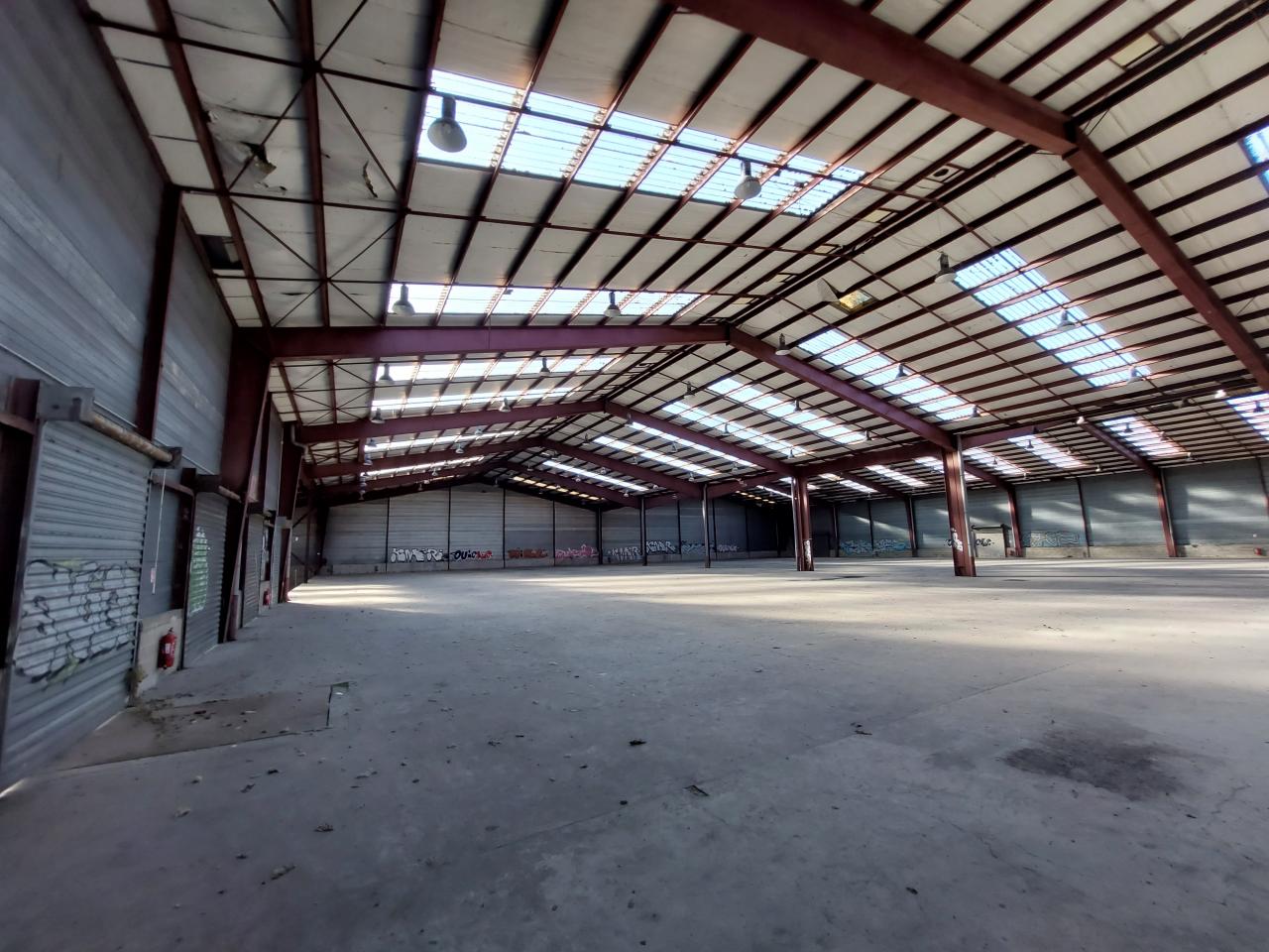 ENTREPôT BUREAUX / 5100m2 - A louer - GHT IMMO